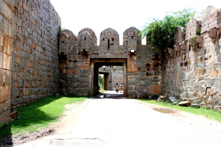 Top 20 Biggest And Oldest Forts In India - Abirpothi