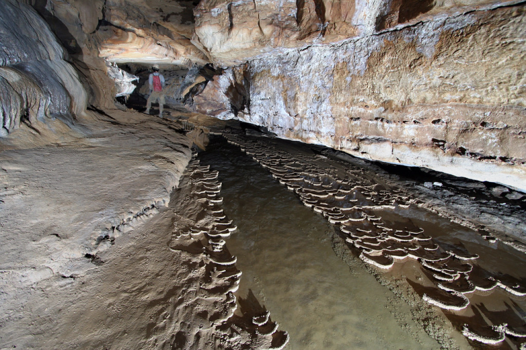 11 Largest Caves In The USA To Explore - Abirpothi