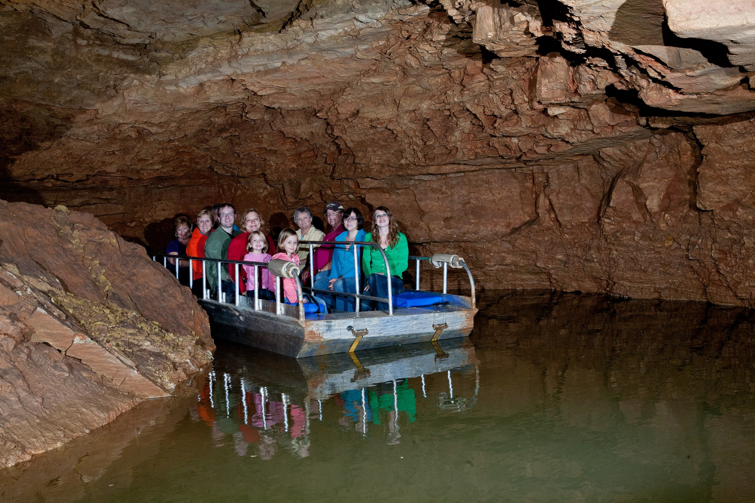 11 Largest Caves In The USA To Explore - Abirpothi