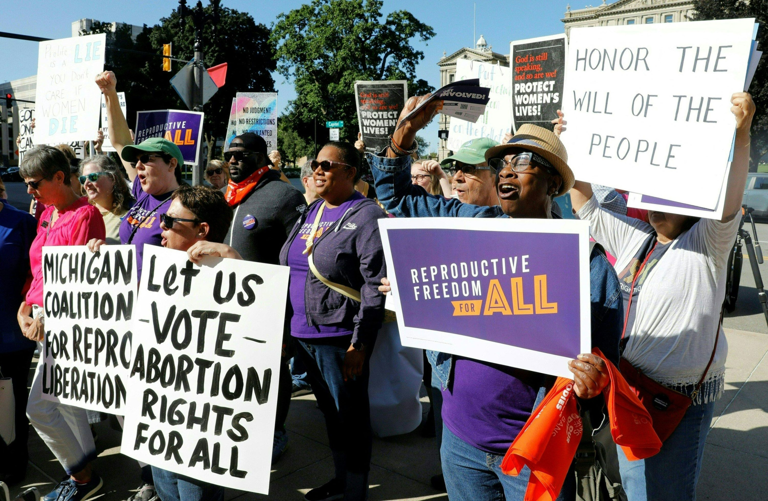 Visual Divides: A Comparative Analysis of Democratic and Republican ...