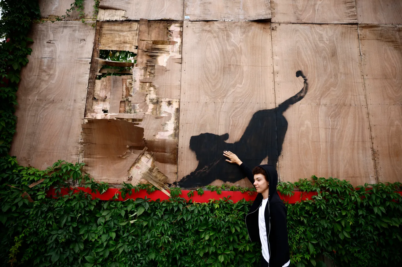 Photo Gallery: Banksy’s Nine-Day Wild Urban Safari Murals Across London